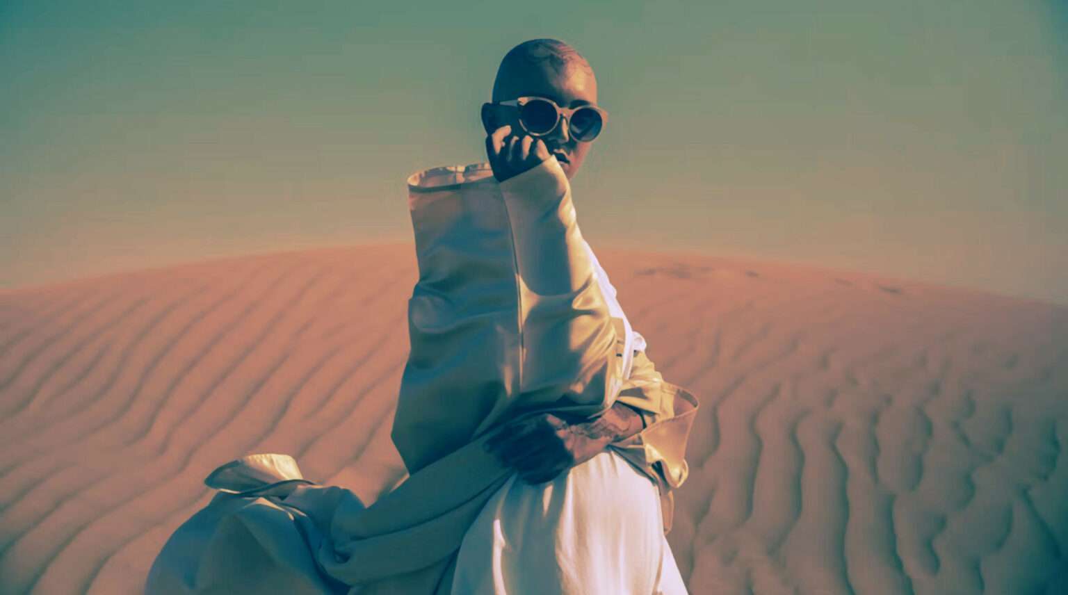 What to Wear in the Desert - Desert Travel Clothing Guide